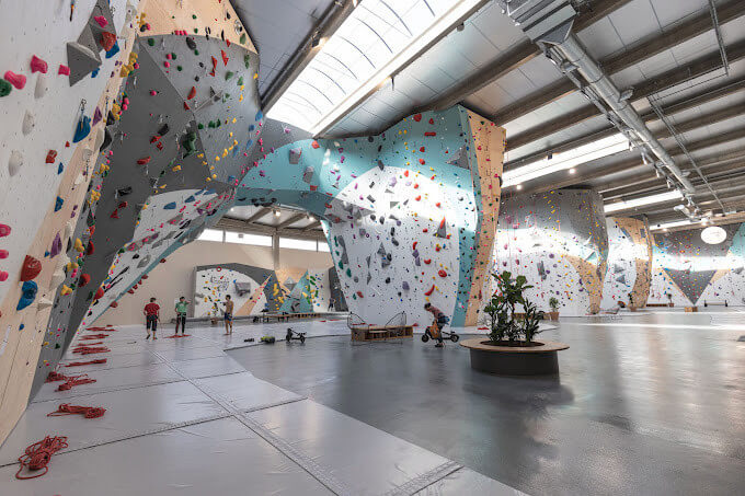 Climb Up Aubervilliers : plus grande salle au Monde - Escaladeur